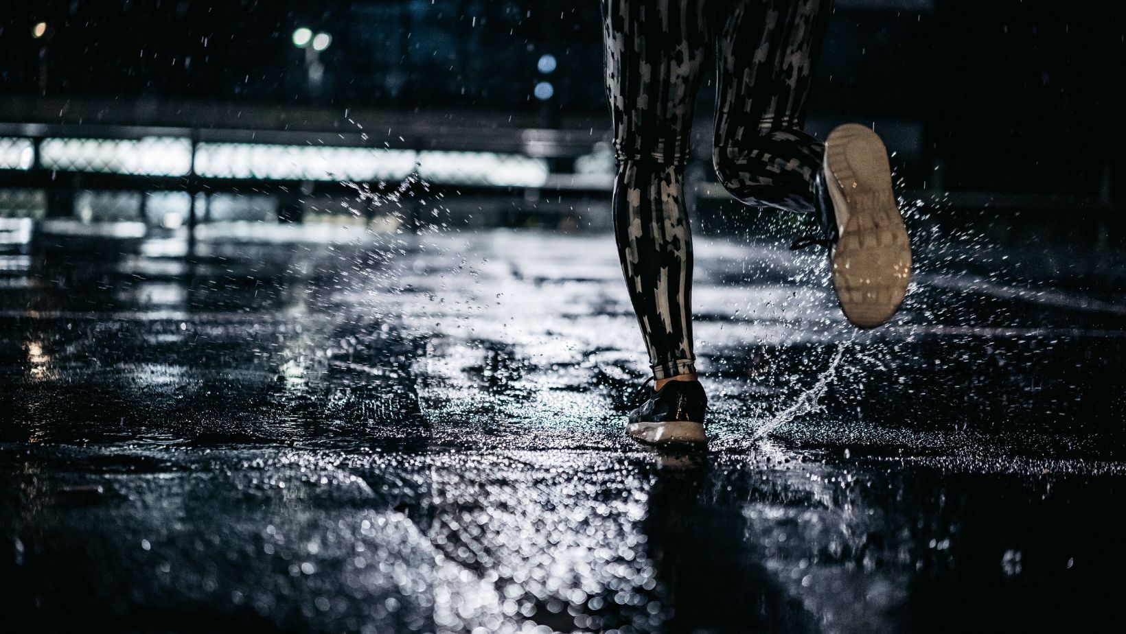 What to Wear Running in the Rain: Essential Gear for Comfort and Safety ...